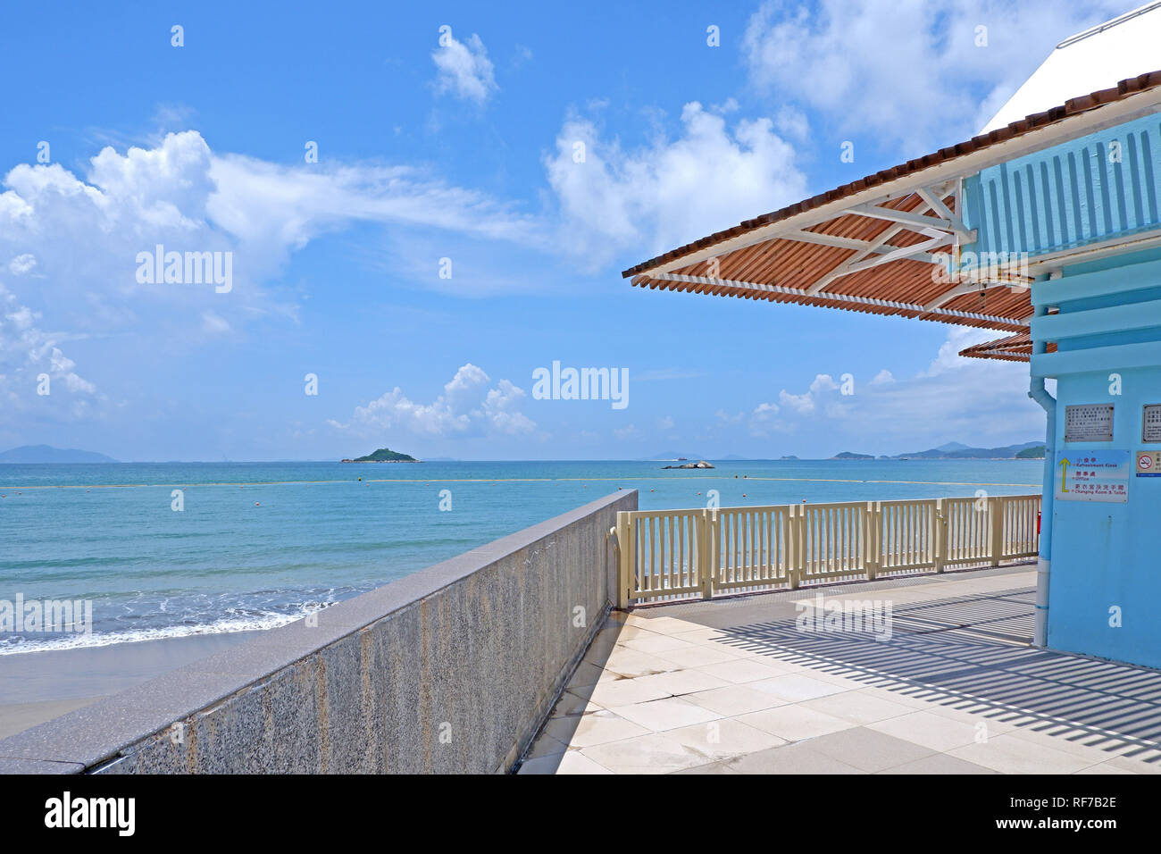 Blue beach house hi-res stock photography and images - Alamy