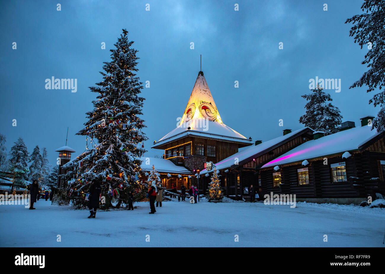 Glass igloo lapland northern lights hi-res stock photography and images ...