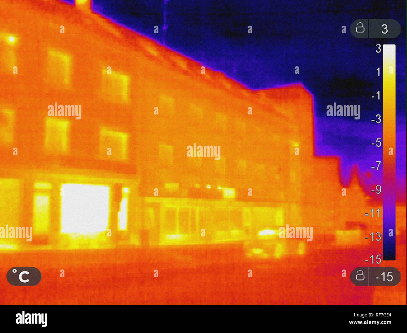 Thermal picture of building in winter Stock Photo - Alamy