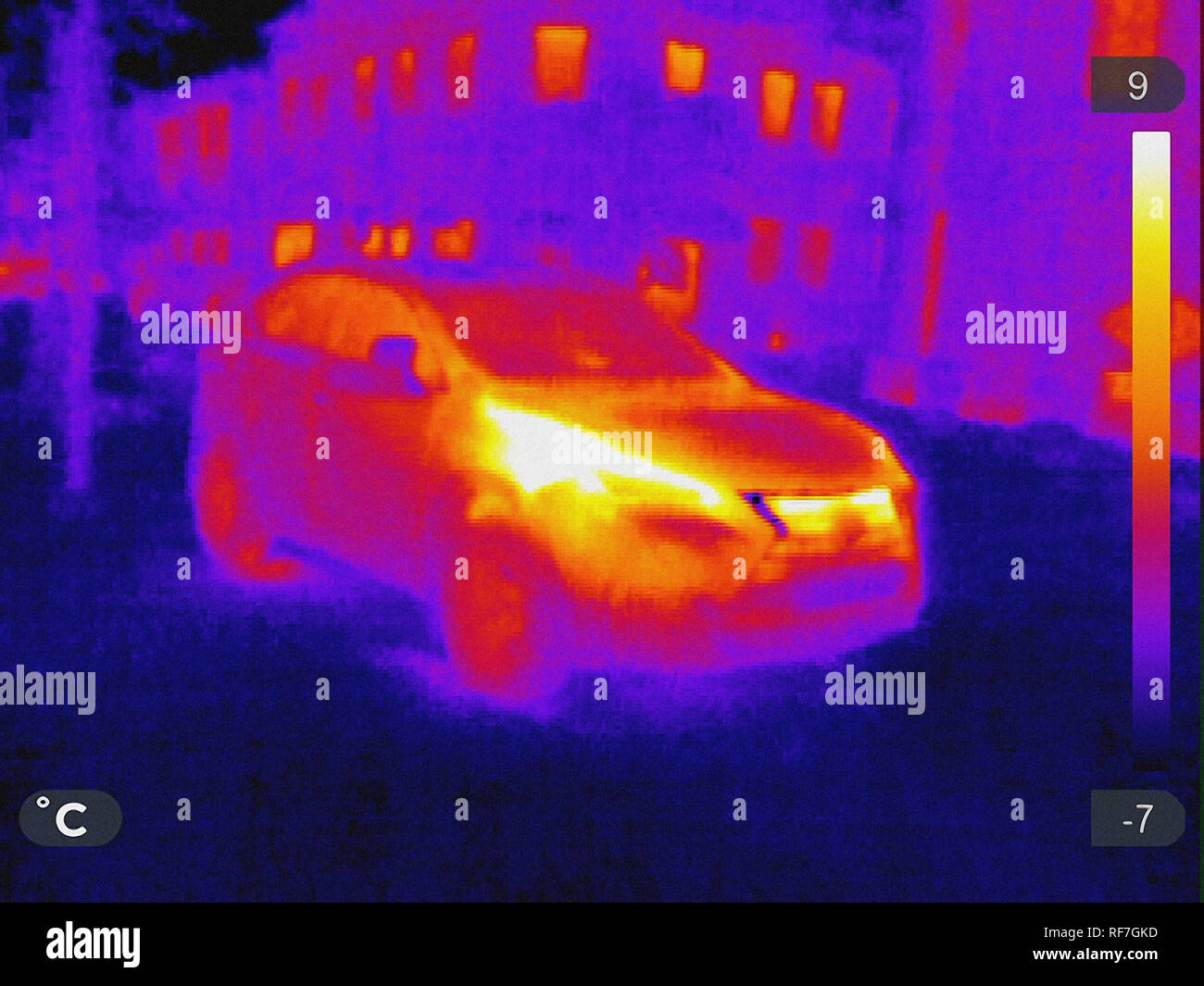 Thermal picture of a newly parked car on a stree Stock Photo - Alamy