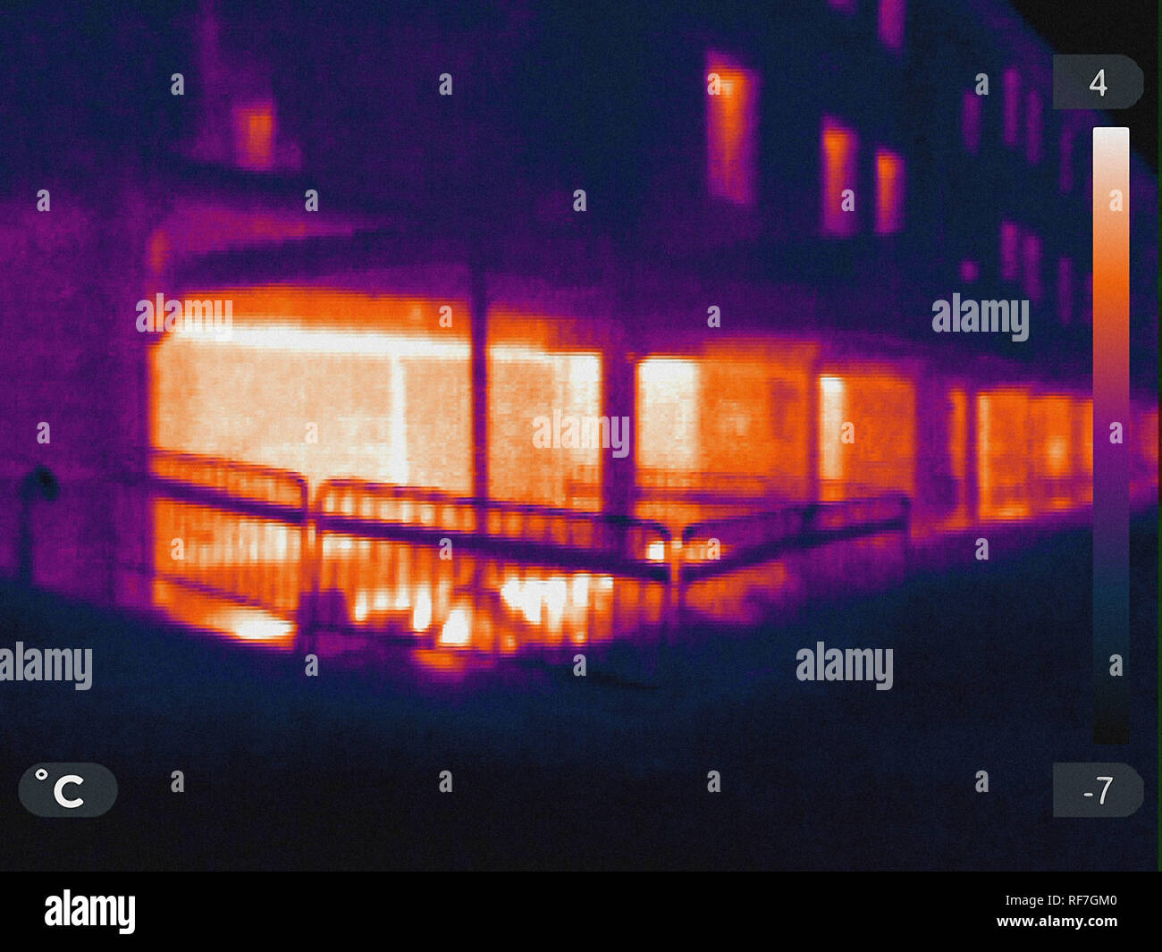 Thermal picture of building in winter Stock Photo - Alamy