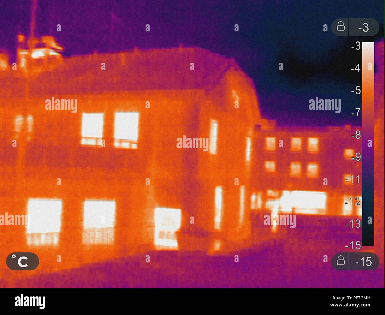 Thermal picture of building in winter Stock Photo - Alamy