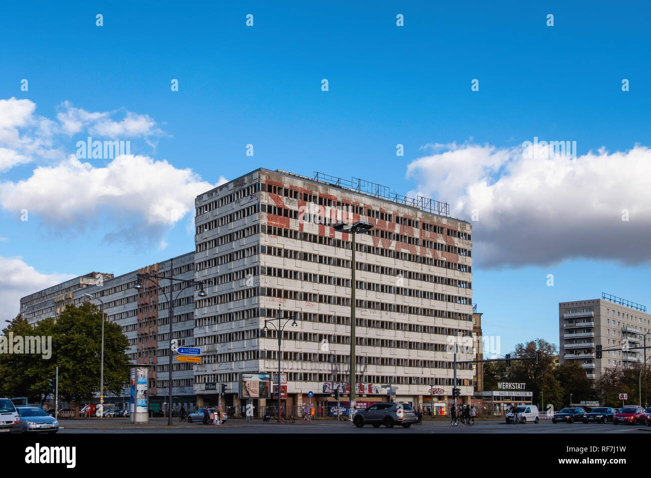 Large building complex hi-res stock photography and images - Alamy