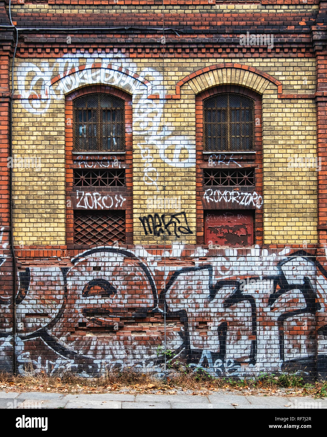 Old graffiti covered building hi-res stock photography and images - Alamy