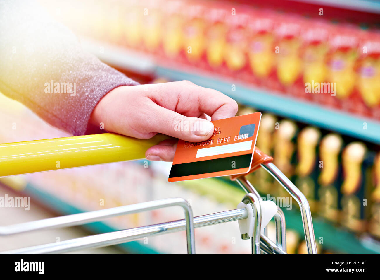 Hand holding bank card hi-res stock photography and images - Alamy