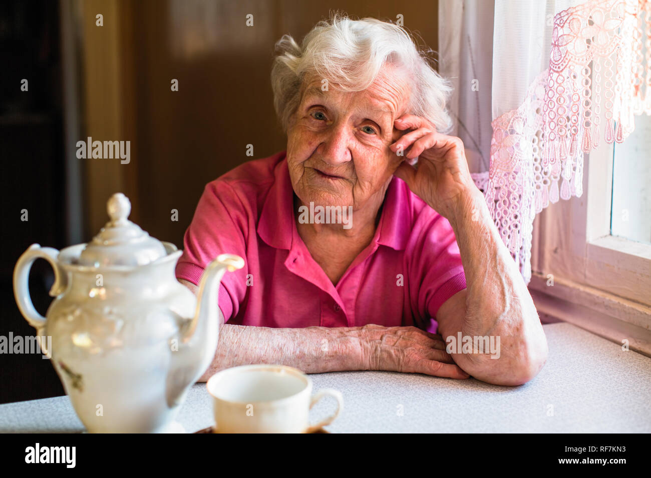 Senior lady drinks tea in her house. Pensioner woman Stock Photo - Alamy