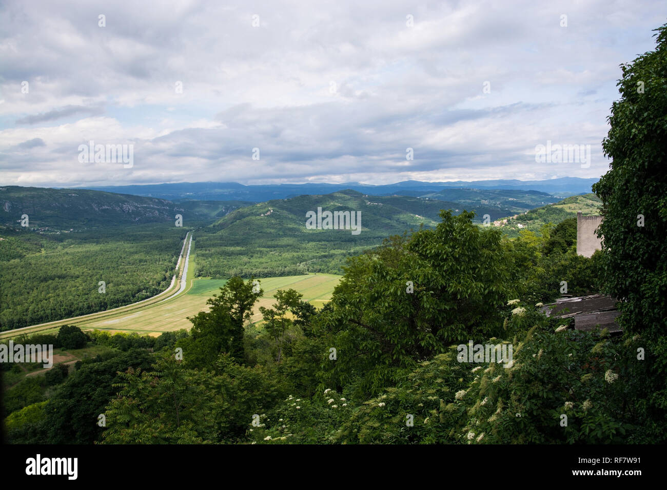 Valley of the Mirna with Motovun in the Gespanschaft Istrien in Croatia ...