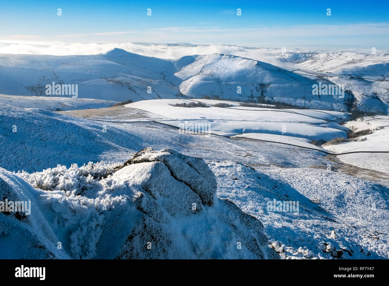 Kinder Scout in the Peak District National Park, UK, in winter snow ...