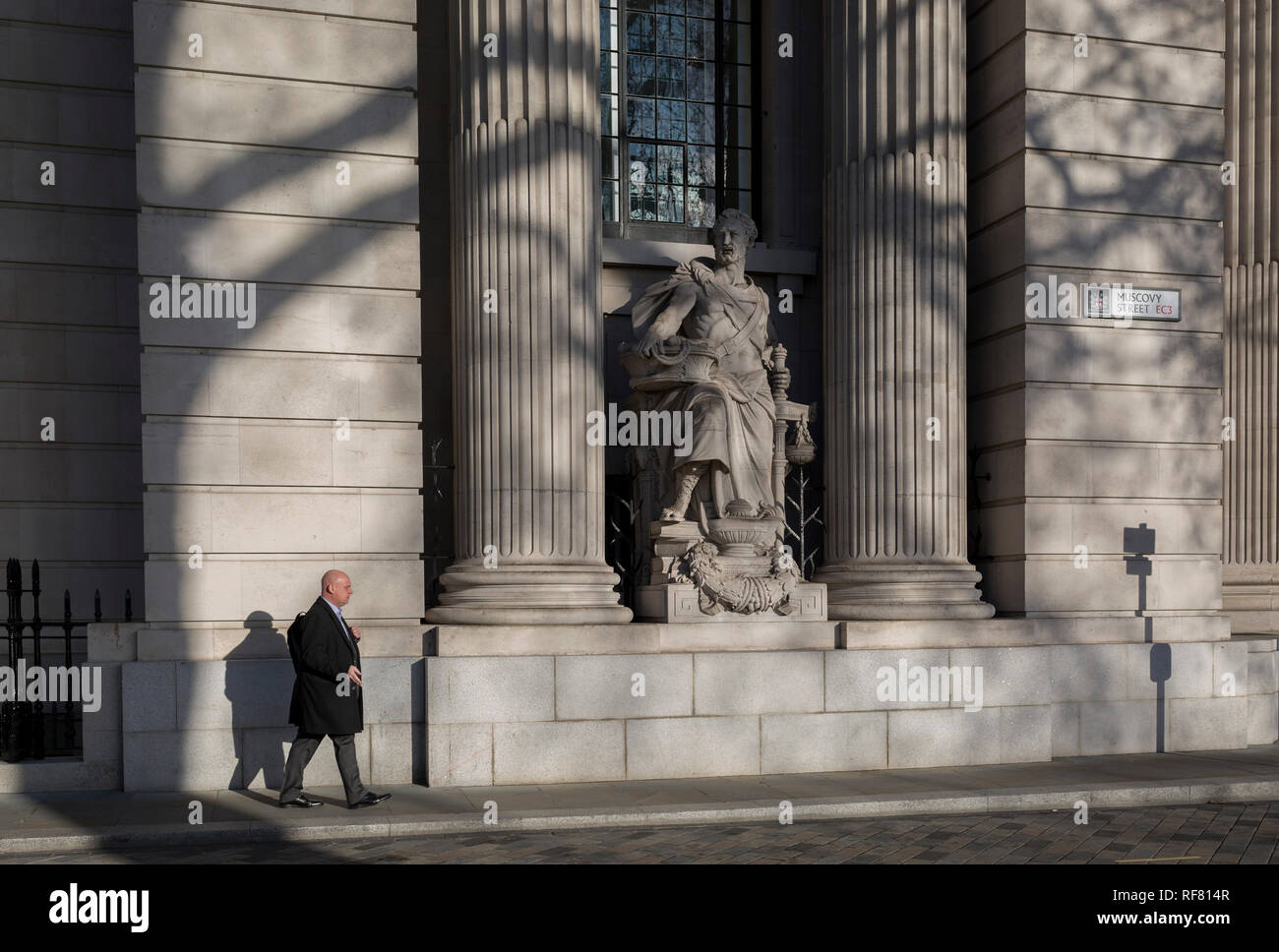 Statue in muscovy street hi-res stock photography and images - Alamy