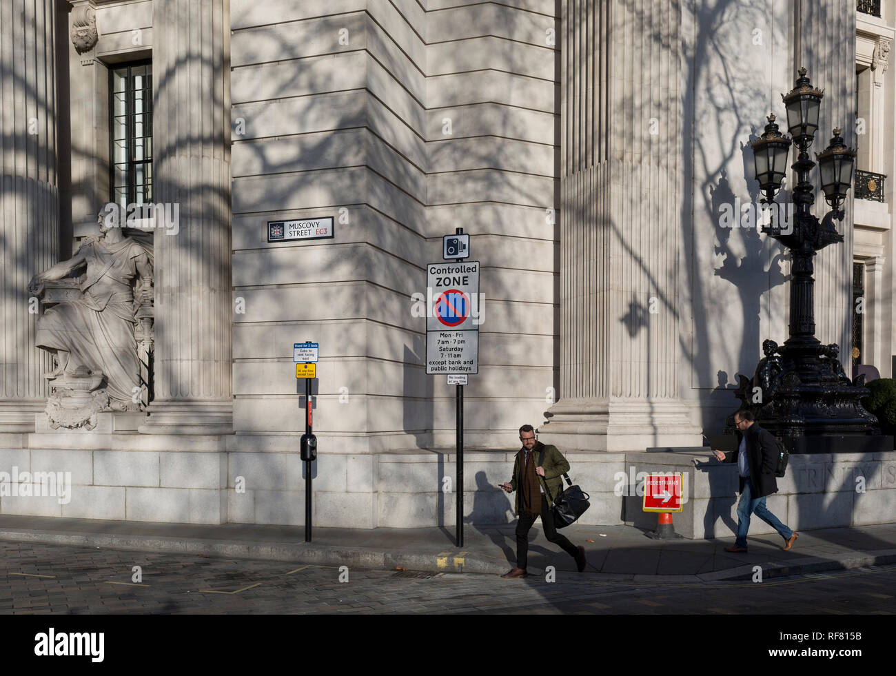 Statue in muscovy street hi-res stock photography and images - Alamy