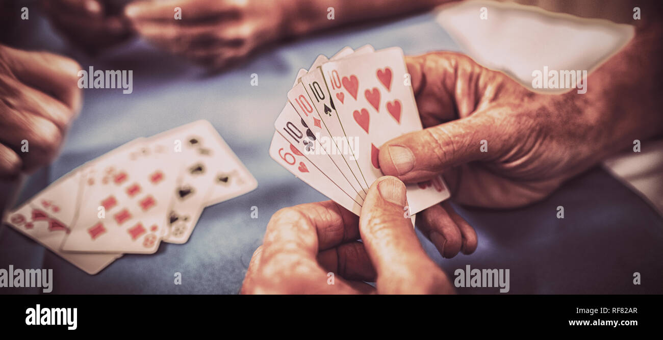 Seniors playing cards hi-res stock photography and images - Alamy