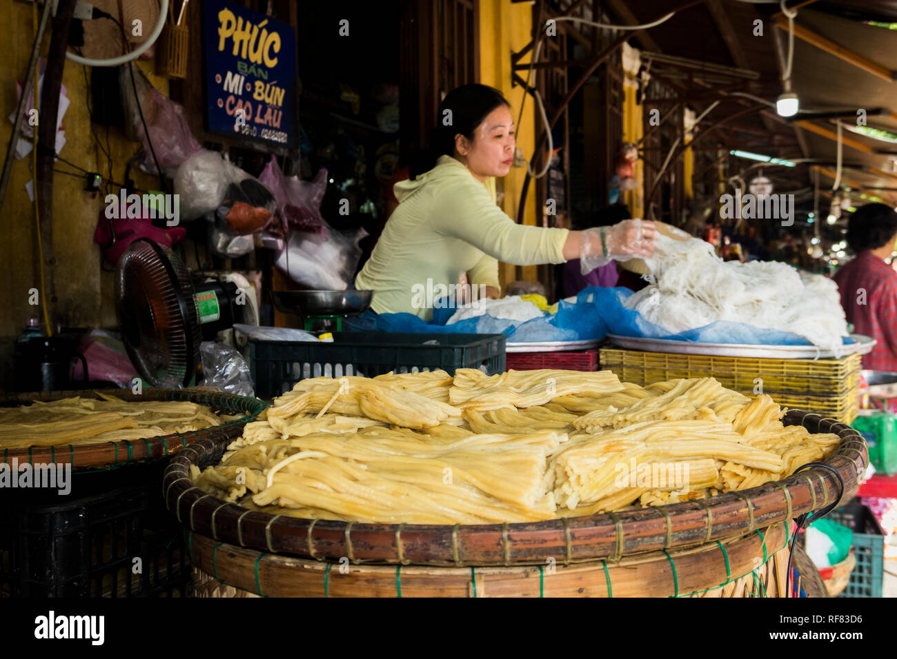 Noodle stall vietnam hi-res stock photography and images - Alamy