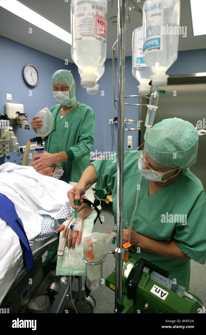 Anaesthetic mask hi-res stock photography and images - Alamy