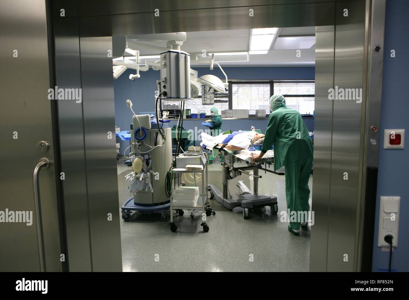 Patient is put under anaesthetic before operation, Germany Stock Photo ...