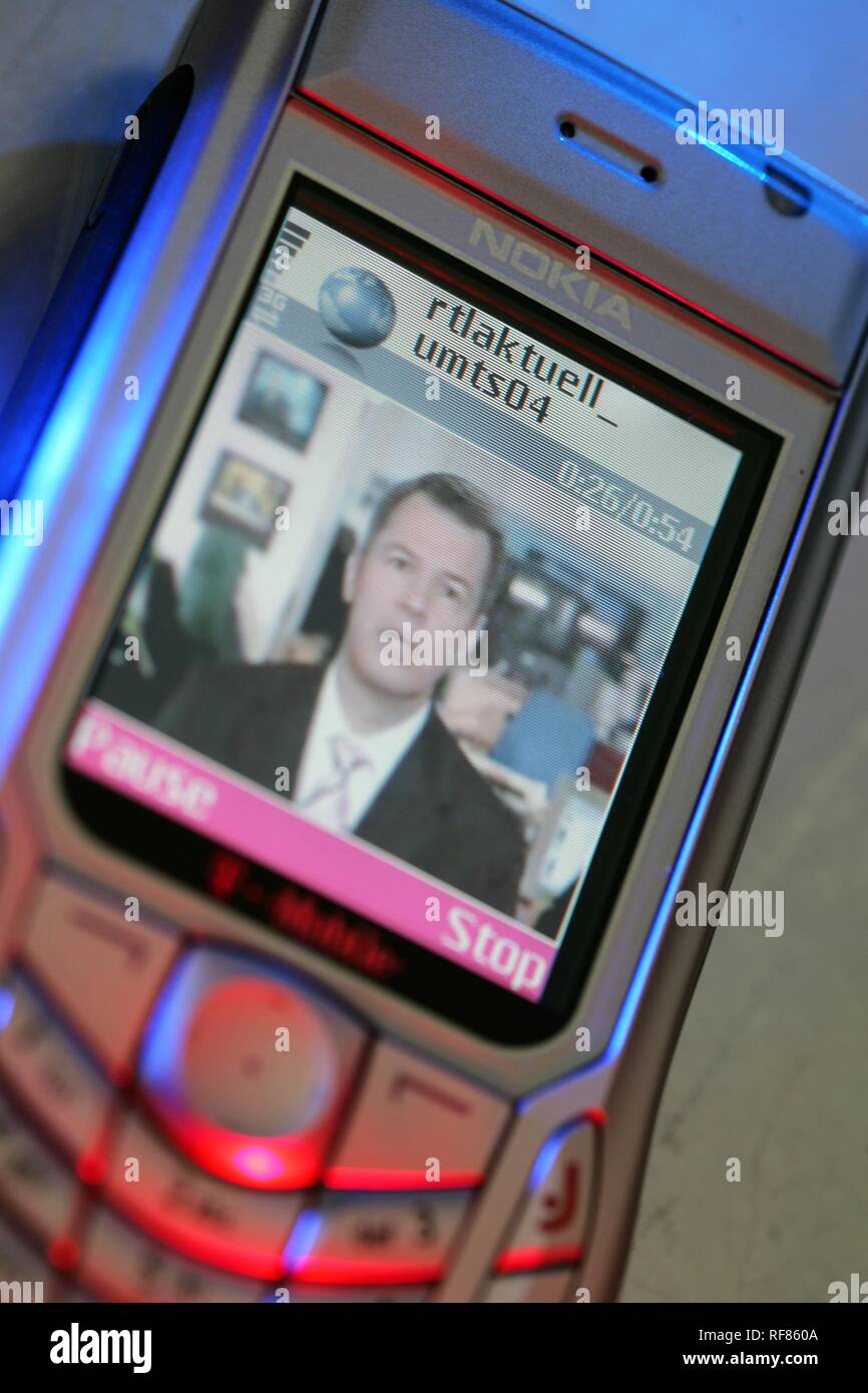 Livestream phone hi-res stock photography and images - Alamy