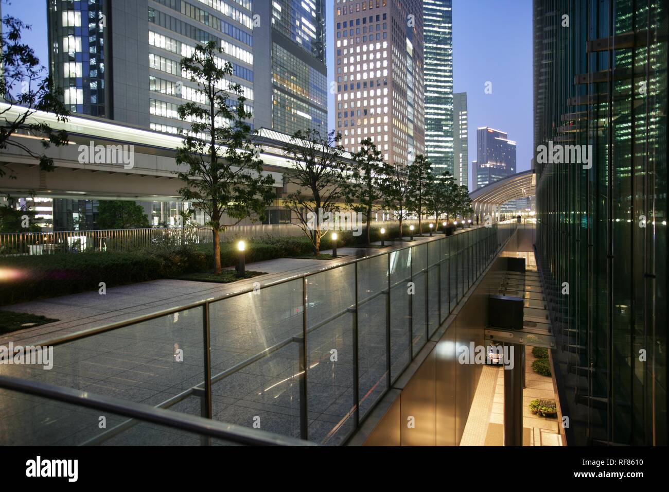 Shiodome city centre hi-res stock photography and images - Alamy