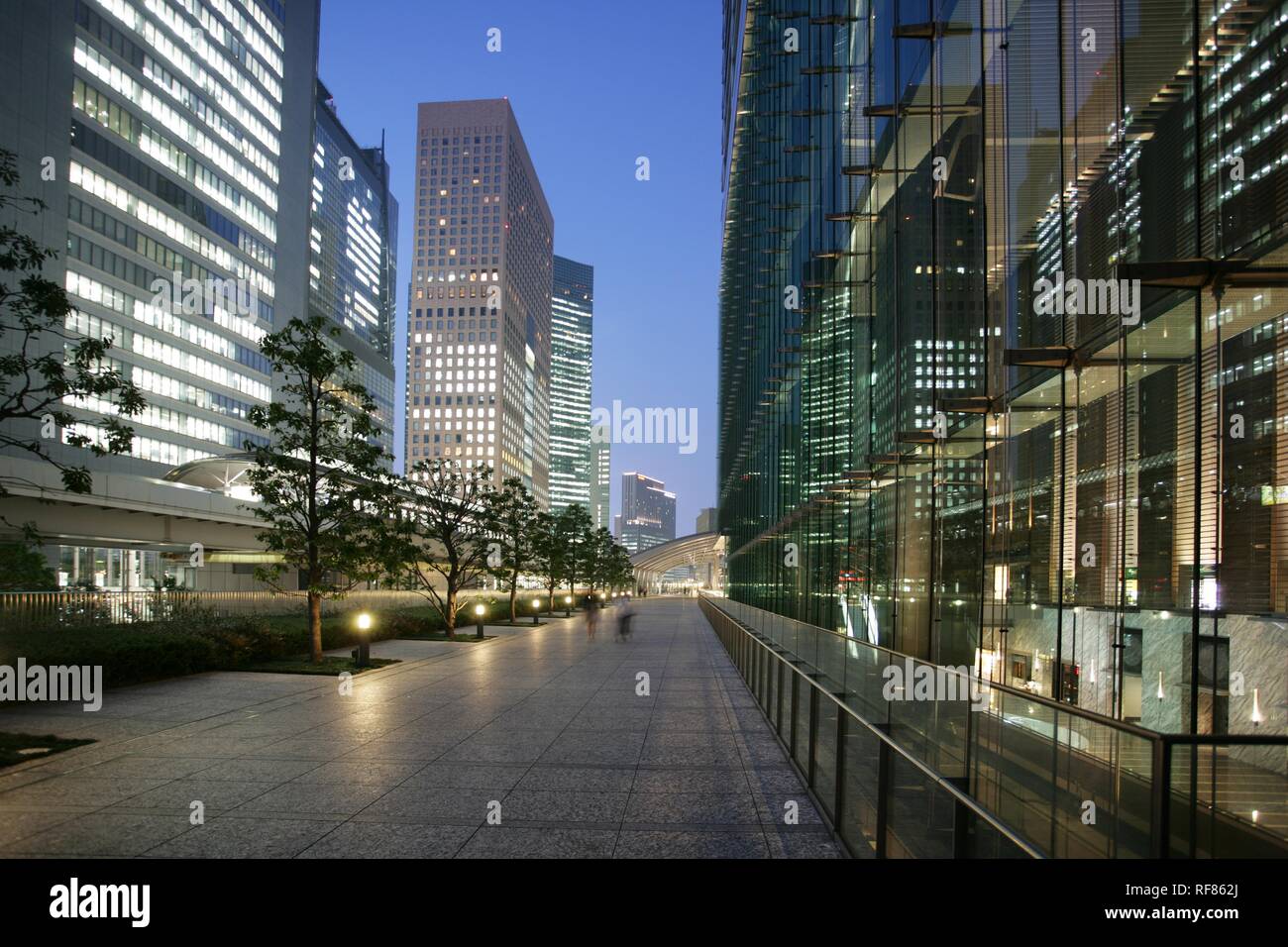 Shiodome city centre hi-res stock photography and images - Alamy