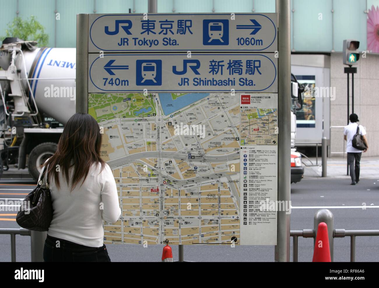 Japanese signpost tokyo hi-res stock photography and images - Alamy