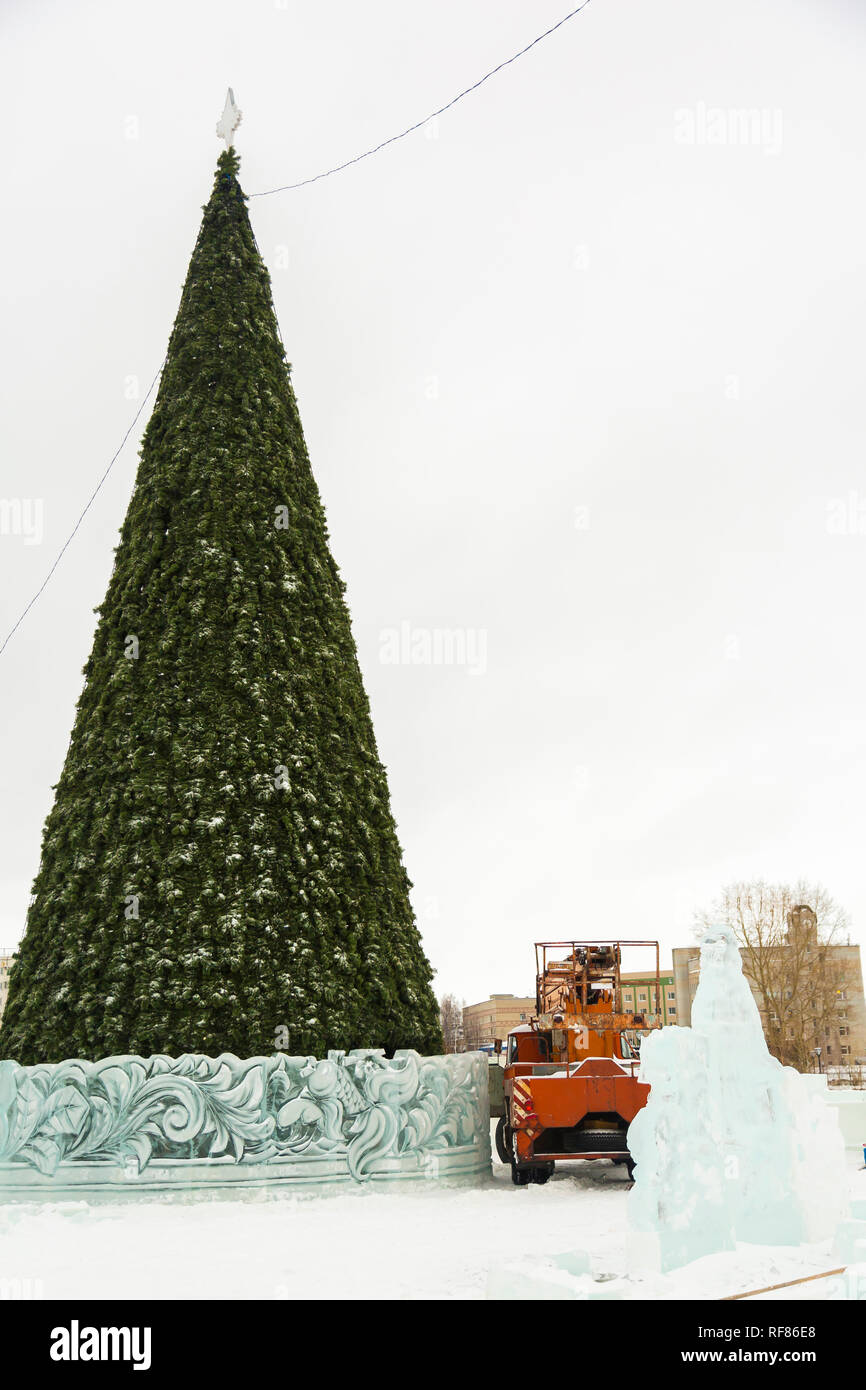 Ice blocks lift hi-res stock photography and images - Alamy
