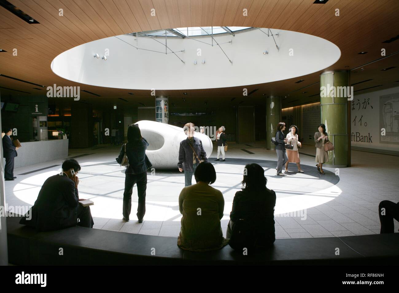 Tokyo Midtown Complex with the Tokyo Midtown Tower by the architects ...