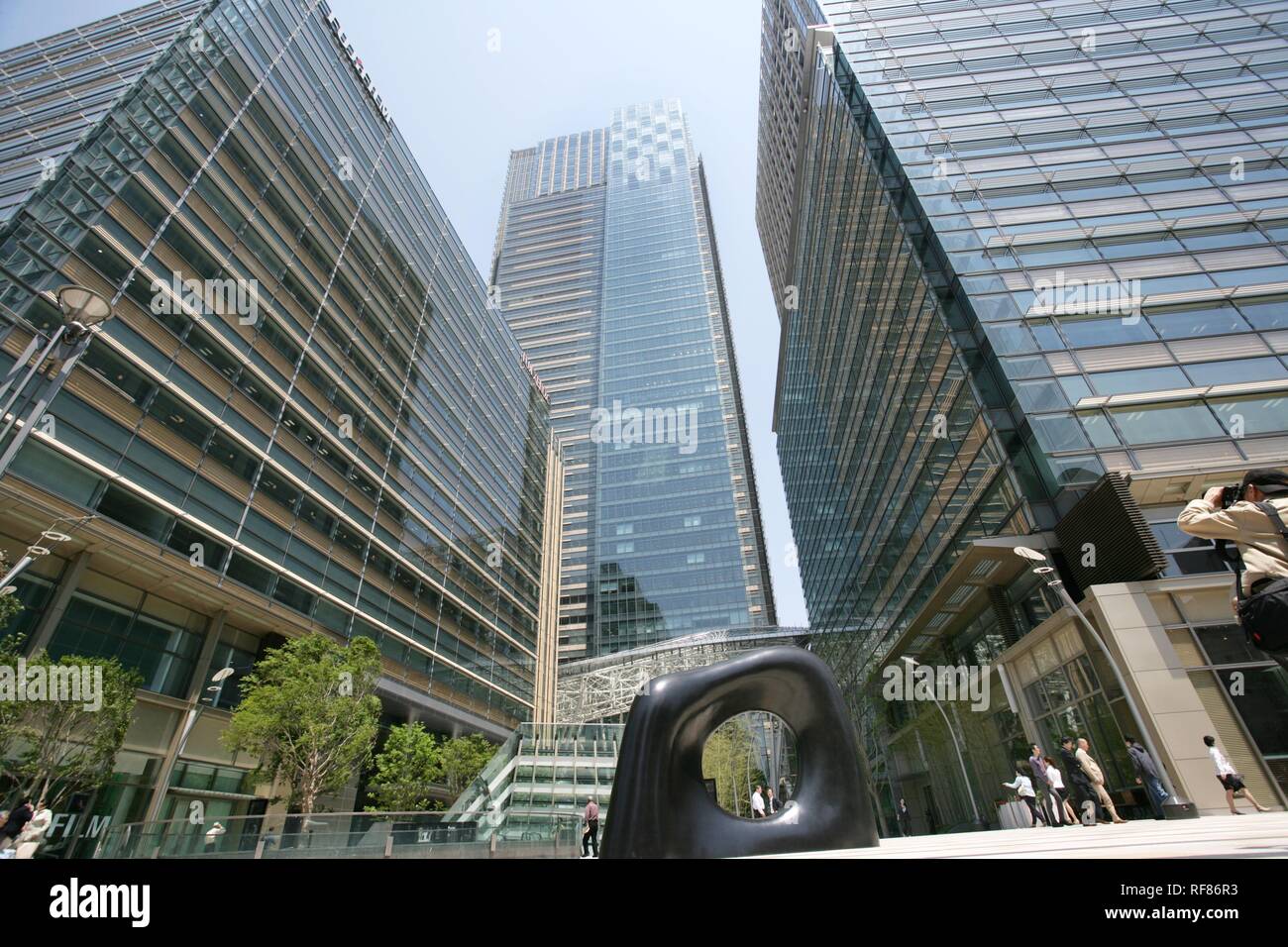 Sculpture Shape of mind by Kan Yasuda, Tokyo Midtown Complex with the ...