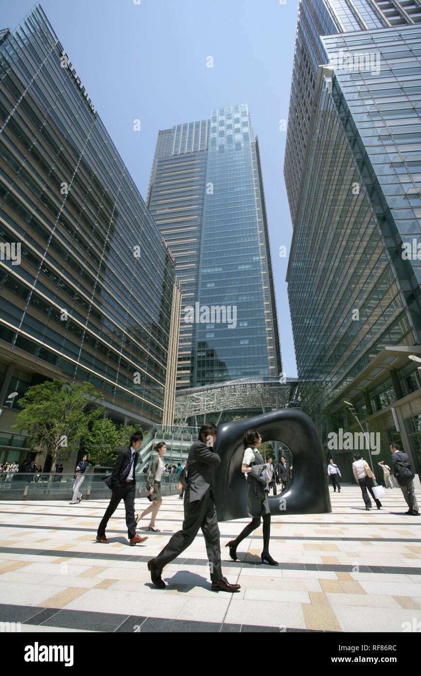 Sculpture Shape of mind by Kan Yasuda, Tokyo Midtown Complex with the ...