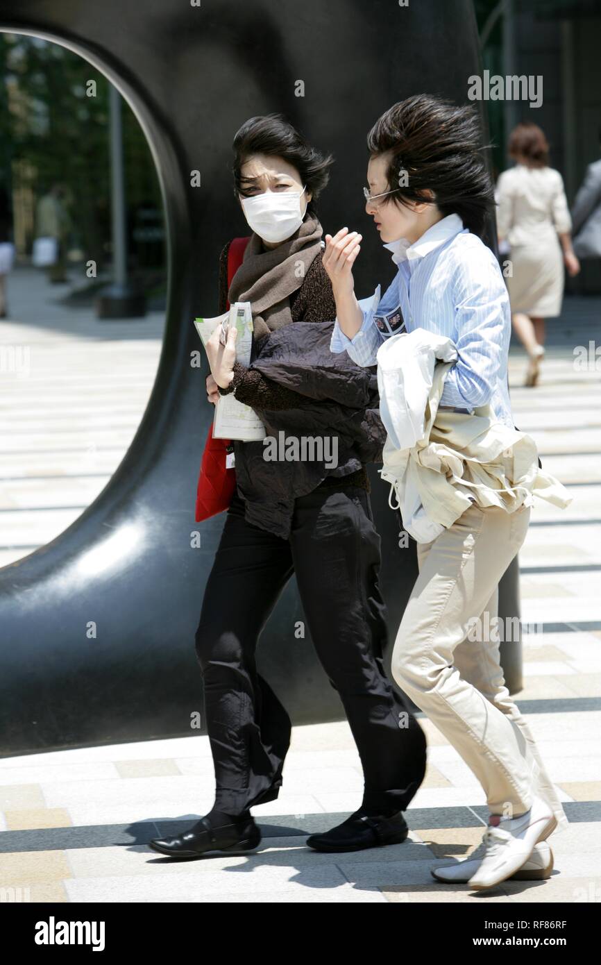 Asian woman wearing breathing protection, Tokyo, Japan Stock Photo - Alamy