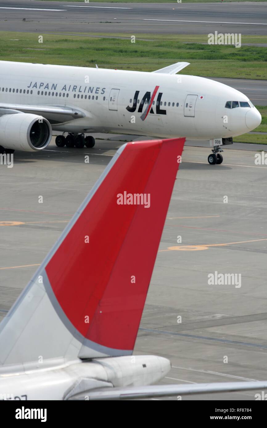 Haneda Airport. Planes of JAL, Japan Airlines, Terminal 1, Tokyo, Japan ...
