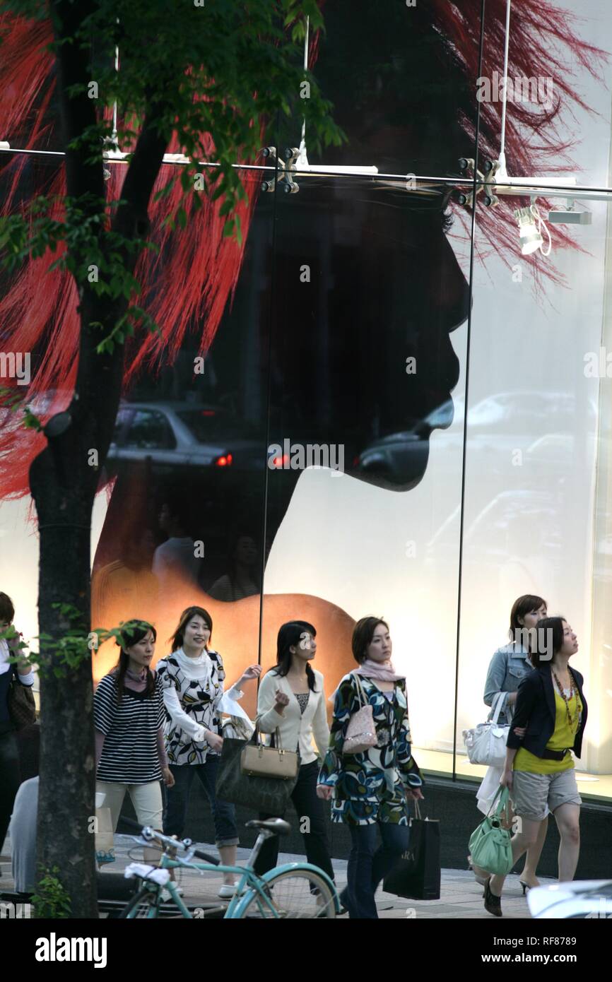 Shopping street in the Aoyama district, Omotesando Avenue, Many ...