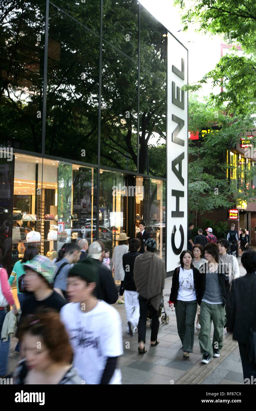 Outside chanel hi-res stock photography and images - Alamy