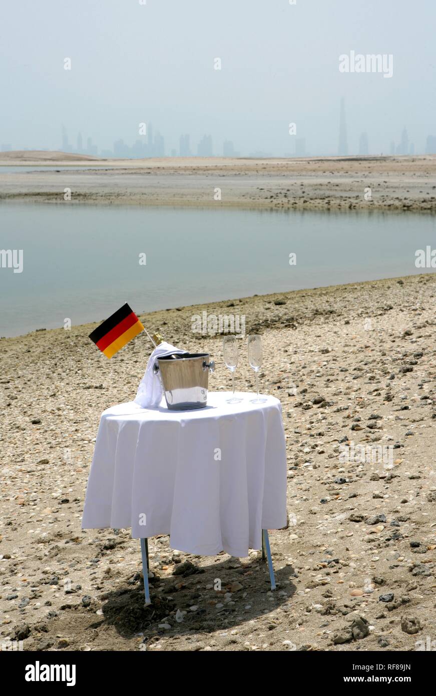 World map with major cities hi-res stock photography and images - Alamy