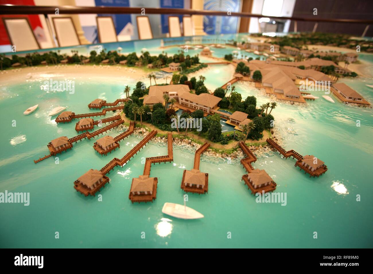 World map with major cities hi-res stock photography and images - Alamy