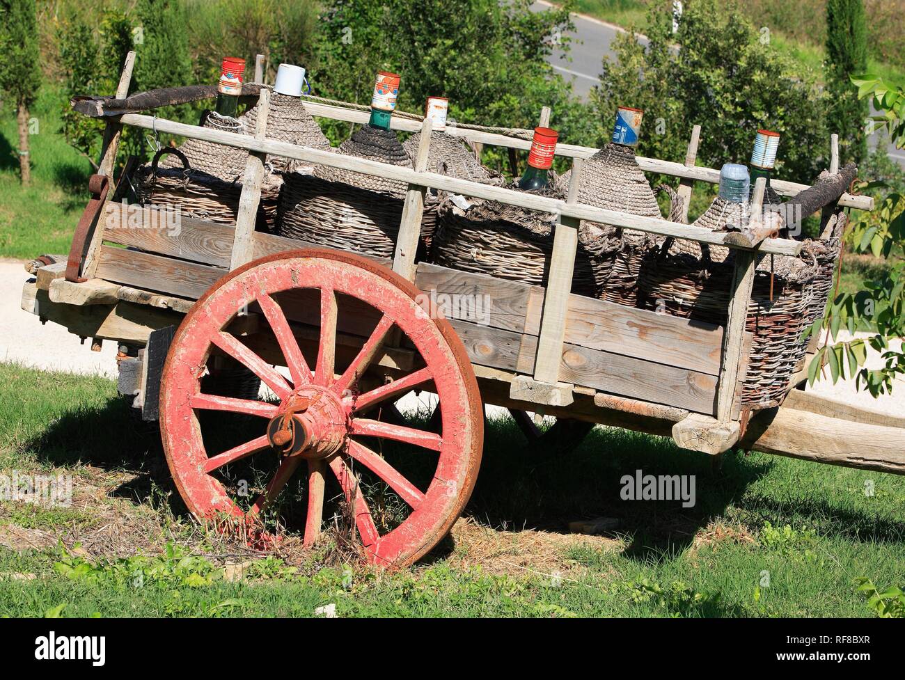 Tuscan cart wooden hi-res stock photography and images - Alamy