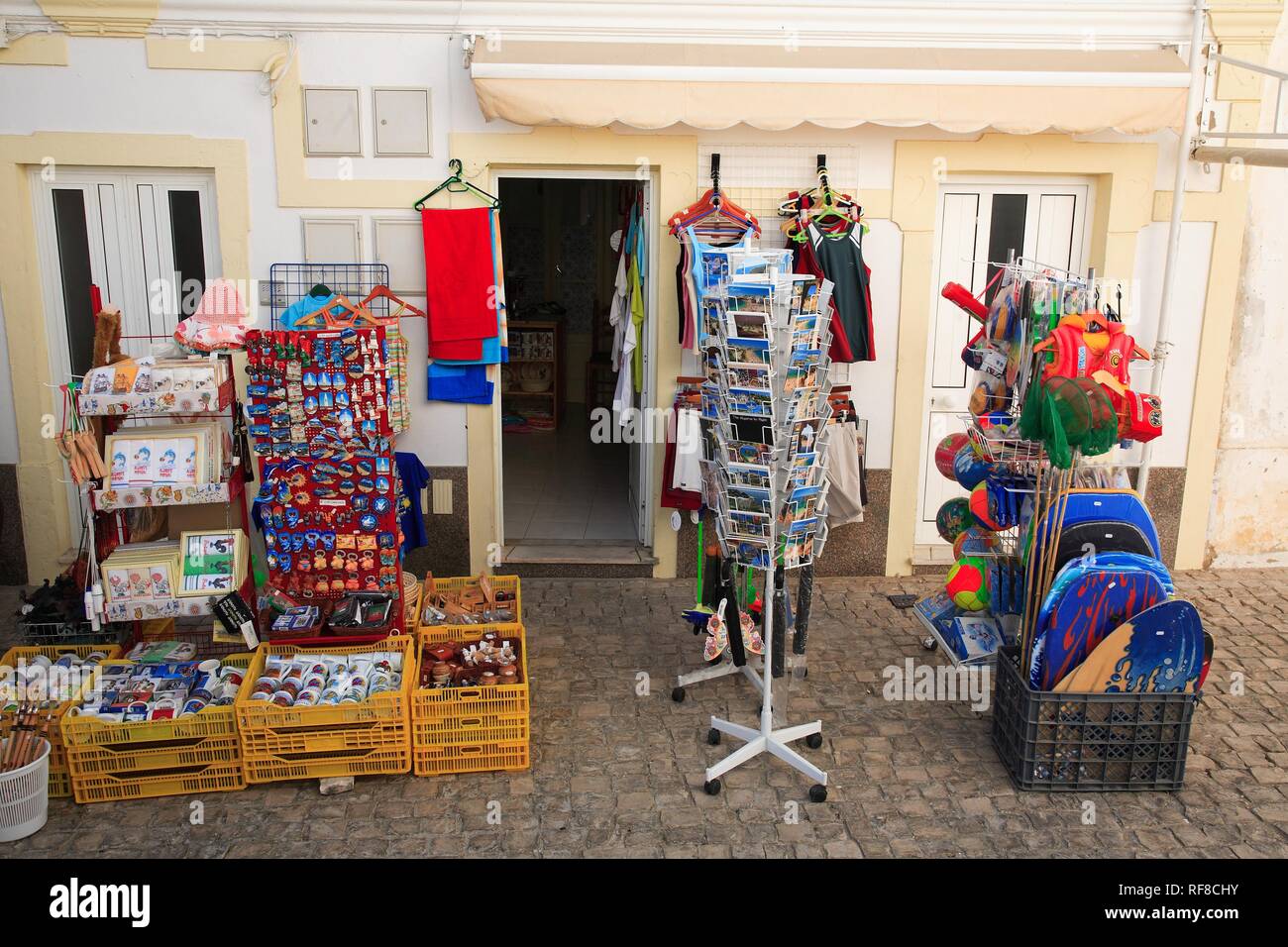 Albufeira tourist souvenir shop hi-res stock photography and images - Alamy