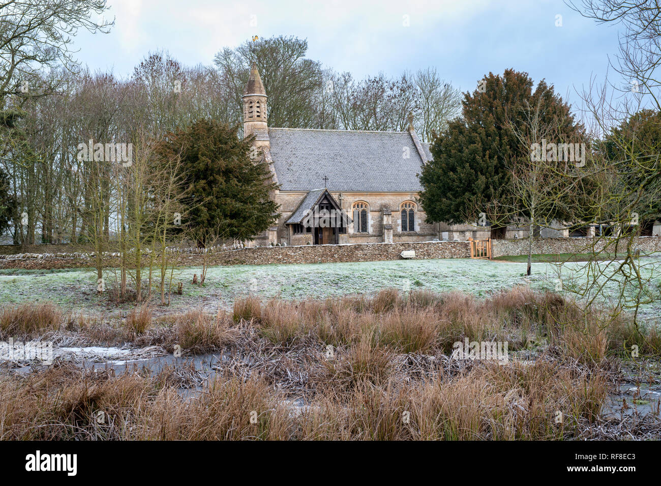 St Marys church in the early morning frost. Holwell, Cotswolds ...