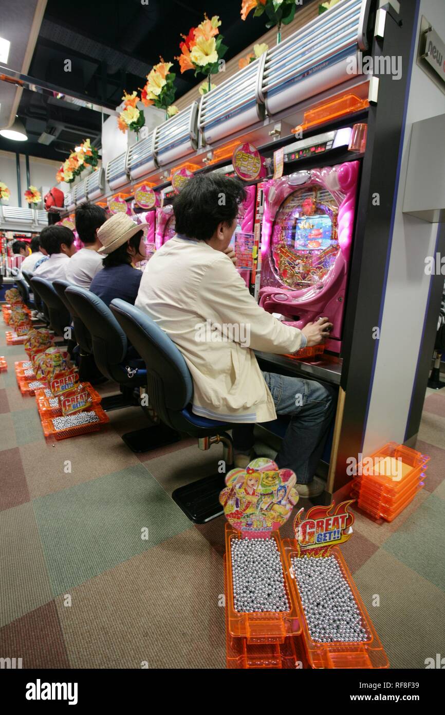 Pachinko spielhalle hi-res stock photography and images - Alamy
