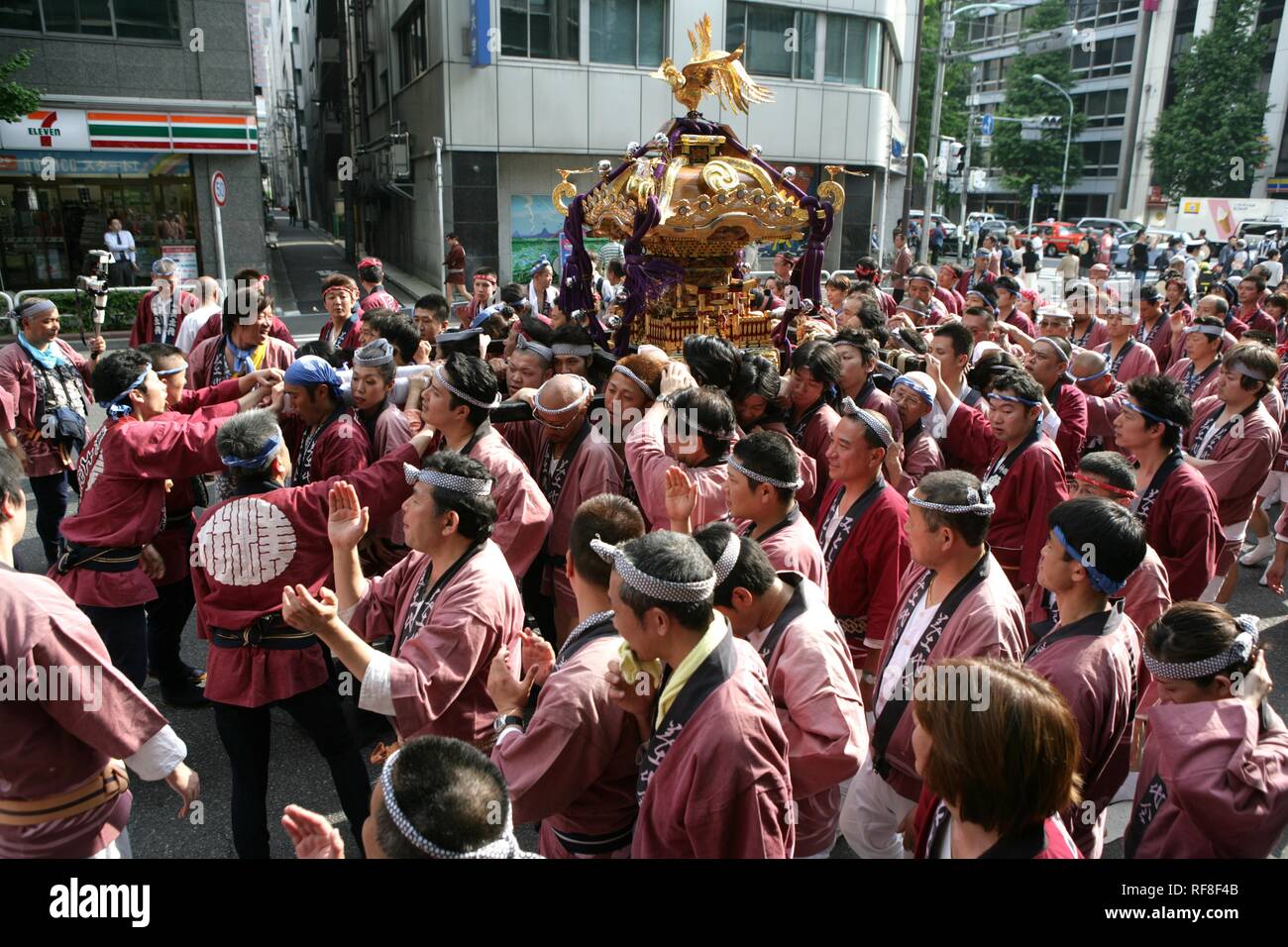 Shinto shintoismus hi-res stock photography and images - Alamy