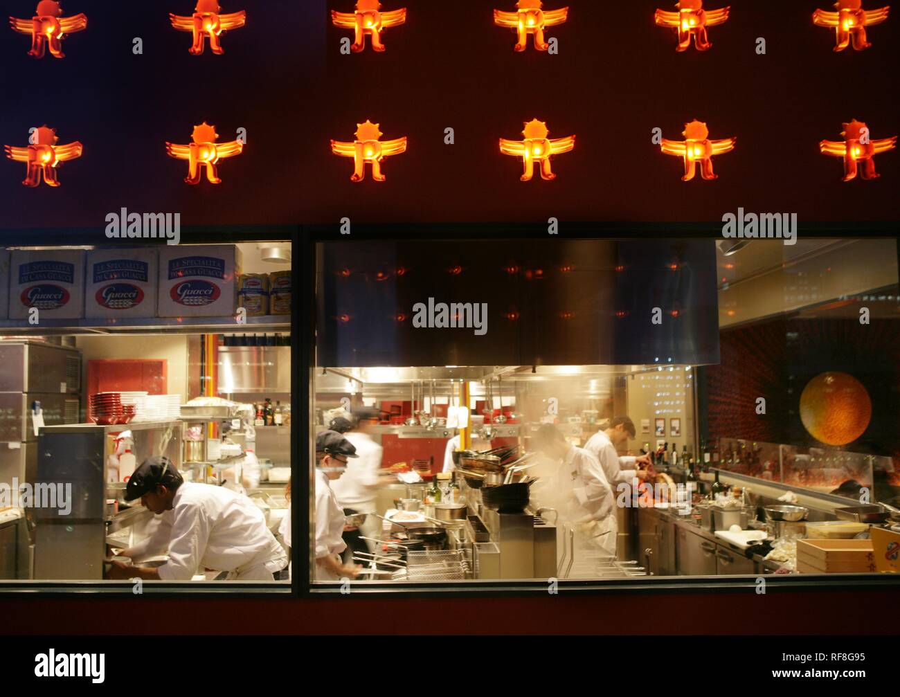 Marunouchi building tokyo restaurants hi-res stock photography and ...