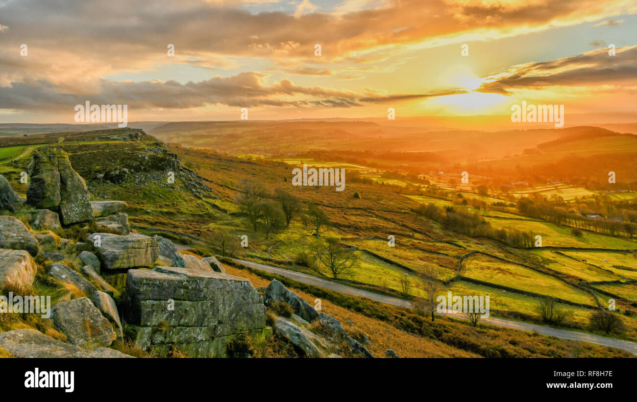 Curbar peak district hi-res stock photography and images - Alamy