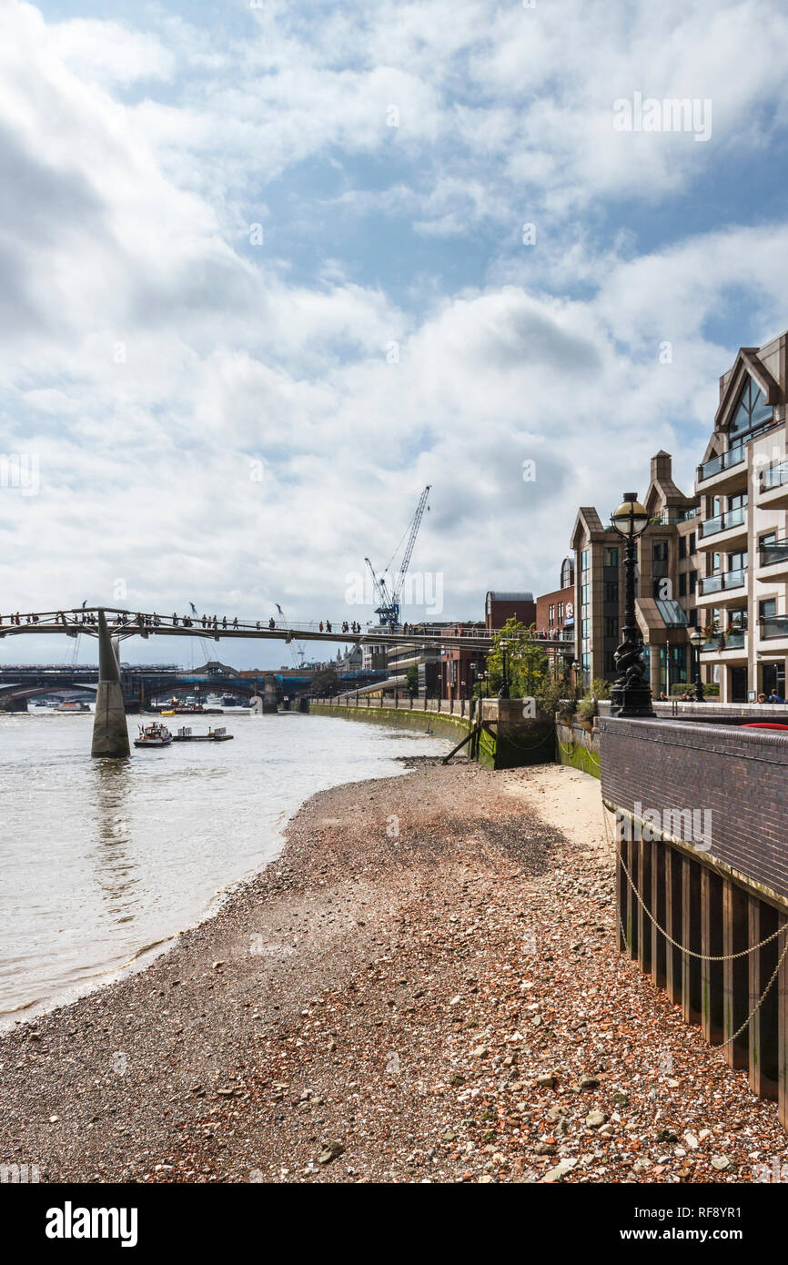 North bank of the river thames hi-res stock photography and images - Alamy