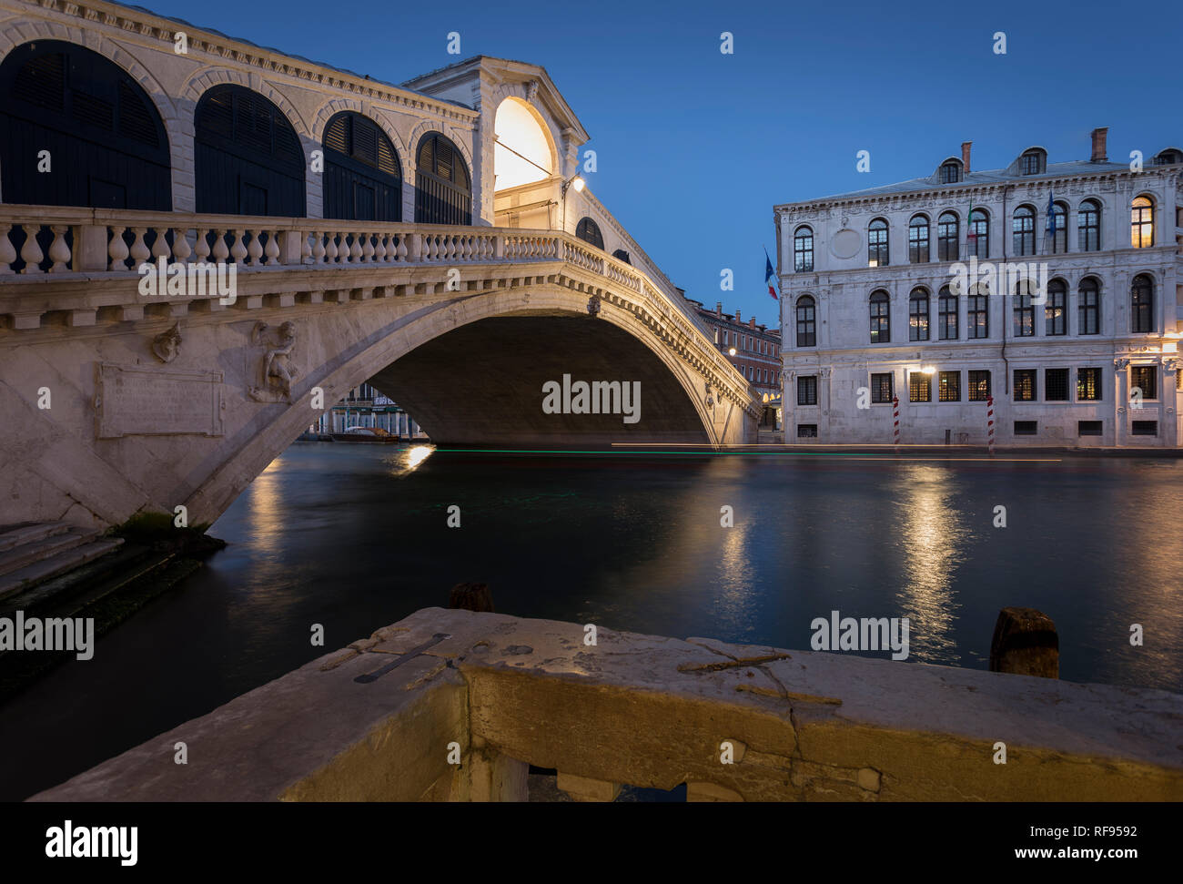 Rialto bridge by night hi-res stock photography and images - Alamy