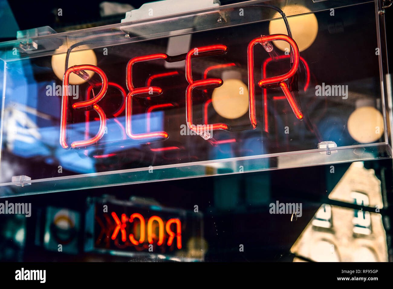 Beer neon signs hi-res stock photography and images - Alamy