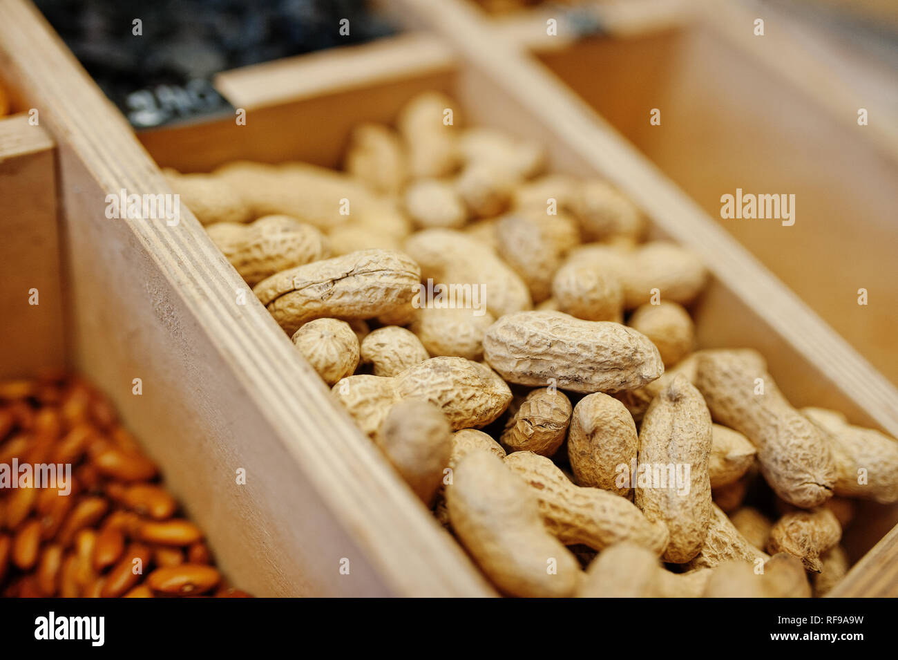 Display tray on a supermarket shelf hi-res stock photography and images ...