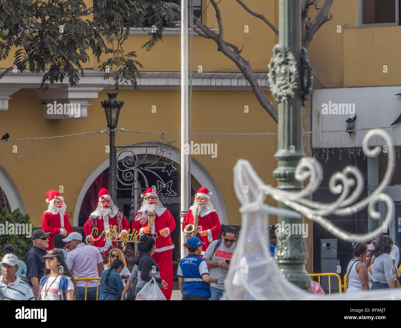 Father christmas in latin america hi-res stock photography and images ...