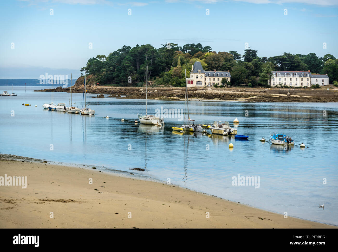 Tristan Island, Pouldavid Estuary, Douarnenez Stock Photo - Alamy