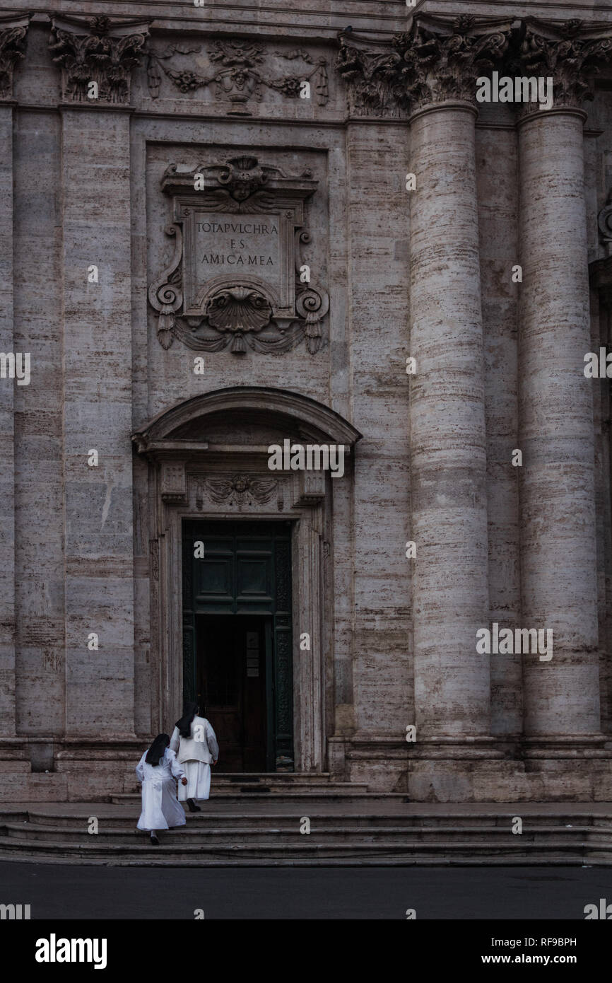 Italy two nuns hi-res stock photography and images - Alamy