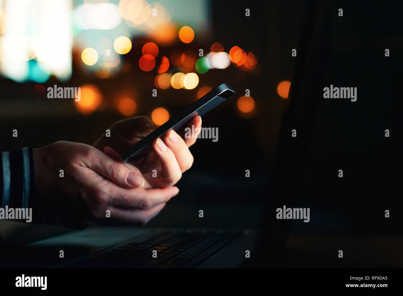 Mobile phone dark room hi-res stock photography and images - Alamy