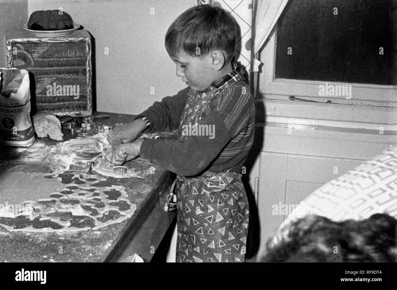 1950s boy cooking Black and White Stock Photos & Images - Alamy