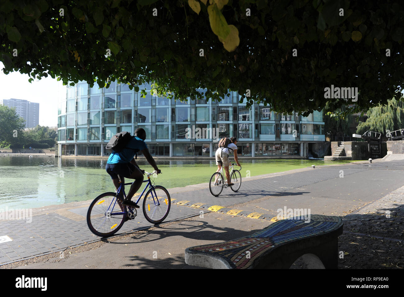 Cyclists on the canal tow path Stock Photo - Alamy
