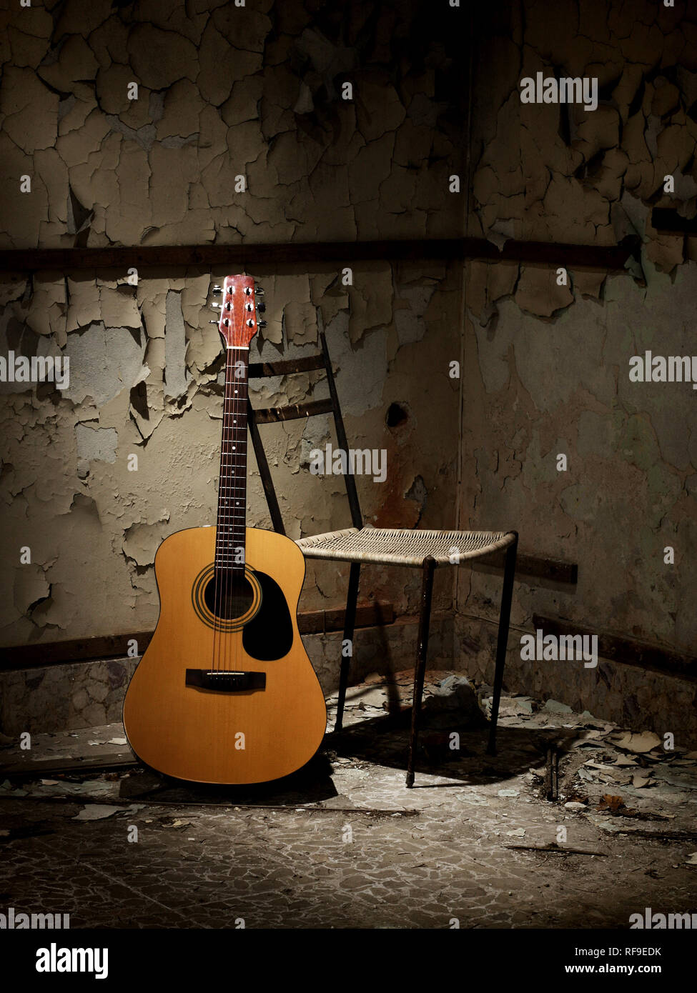 Guitar of a homeless man in grungy abandoned place Stock Photo - Alamy